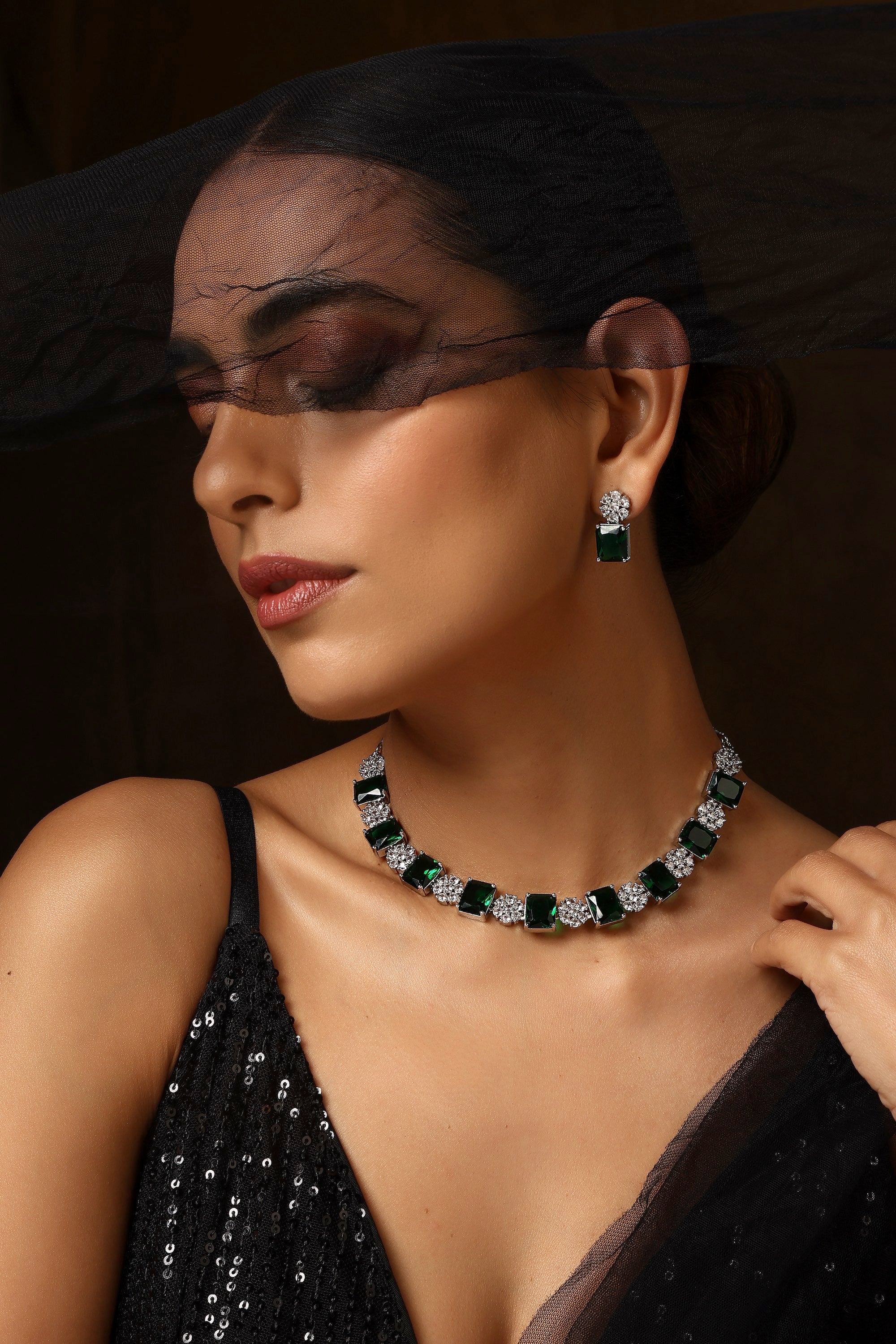 Elvy Emerald Single Line Necklace Set - Swabhimann Jewellery – SWABHIMANN